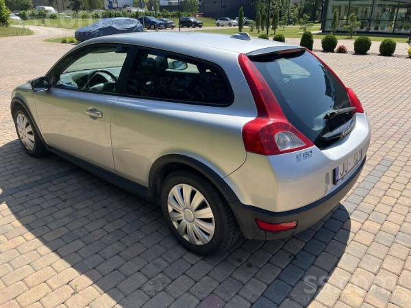 Volvo C30 2007 Rīga, ar dzinēja tilpumu 1.60 L un nobraukumu 166 tūkst. km par 2800 €, foto 4 vietnē AUTOMOTO.COM.LV