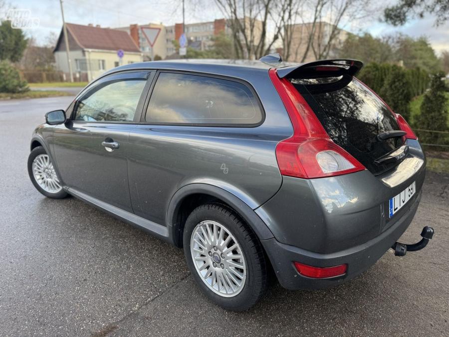 Volvo C30 2007 in Kaunas, with an engine capacity of 1.60 L and mileage of 235 thousand km for 1950 €, photo 8 on AUTOMOTO.COM.LV