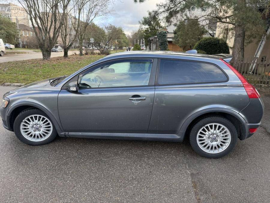 Volvo C30 2007 in Kaunas, with an engine capacity of 1.60 L and mileage of 235 thousand km for 1950 €, photo 9 on AUTOMOTO.COM.LV