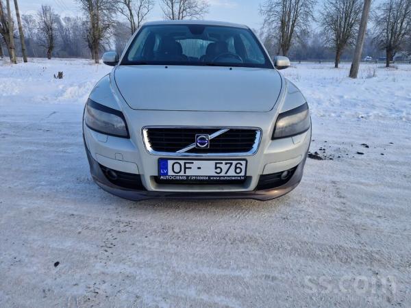 Volvo C30 2007 Ogre, ar dzinēja tilpumu 2.00 L un nobraukumu 184 tūkst. km par 3990 €, foto 5 vietnē AUTOMOTO.COM.LV