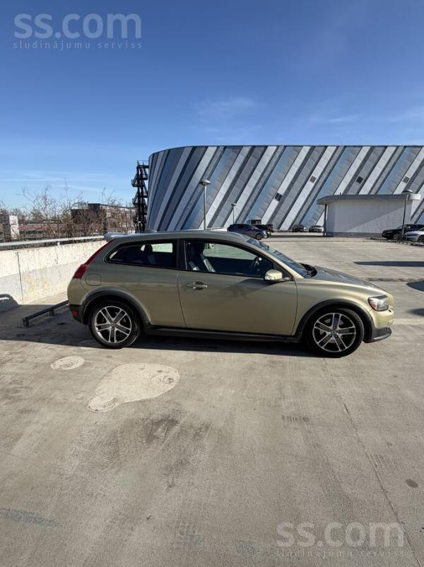 Volvo C30 2007 Rīga, ar dzinēja tilpumu 2.40 L un nobraukumu 348 tūkst. km par 4590 €, foto 4 vietnē AUTOMOTO.COM.LV