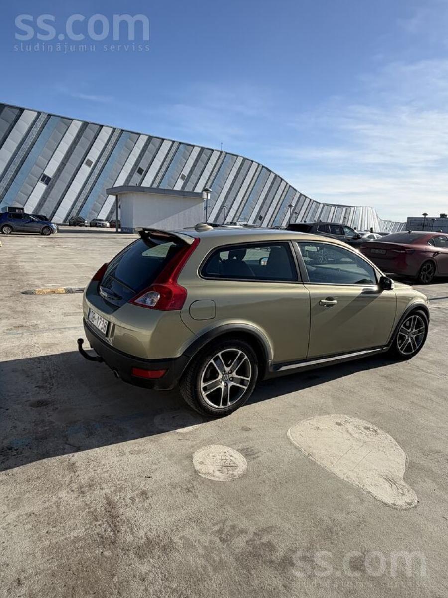 Volvo C30 2007 Rīga, ar dzinēja tilpumu 2.40 L un nobraukumu 348 tūkst. km par 4590 €, foto 6 vietnē AUTOMOTO.COM.LV