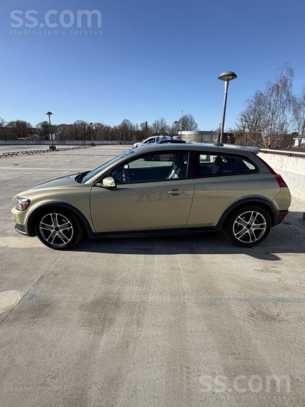 Volvo C30 2007 Rīga, ar dzinēja tilpumu 2.40 L un nobraukumu 348 tūkst. km par 4590 €, foto 6 vietnē AUTOMOTO.COM.LV