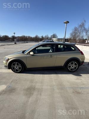 Volvo C30 2007 Rīga, ar dzinēja tilpumu 2.40 L un nobraukumu 348 tūkst. km par 4590 €, foto 7 vietnē AUTOMOTO.COM.LV