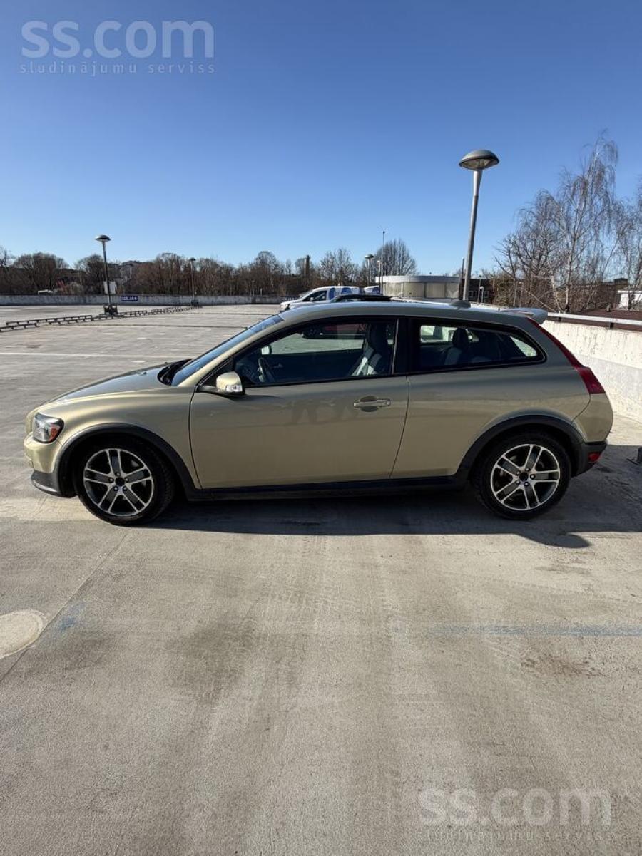 Volvo C30 2007 Rīga, ar dzinēja tilpumu 2.40 L un nobraukumu 348 tūkst. km par 4590 €, foto 7 vietnē AUTOMOTO.COM.LV
