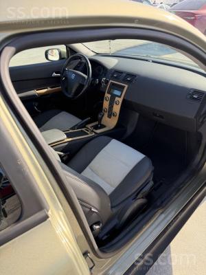 Volvo C30 2007 Rīga, ar dzinēja tilpumu 2.40 L un nobraukumu 348 tūkst. km par 4590 €, foto 9 vietnē AUTOMOTO.COM.LV