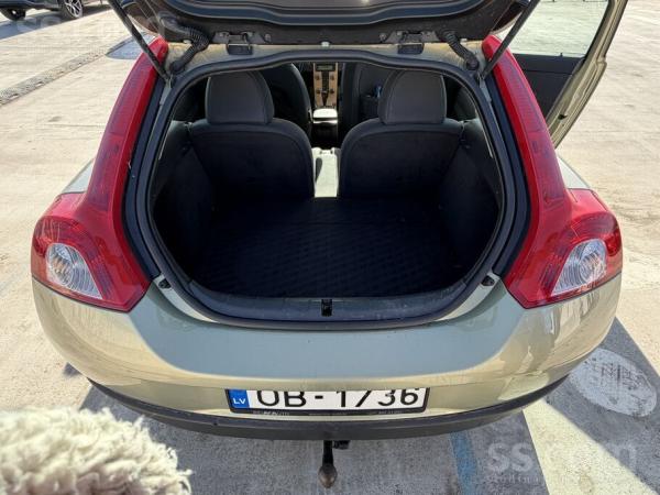 Volvo C30 2007 Rīga, ar dzinēja tilpumu 2.40 L un nobraukumu 348 tūkst. km par 4590 €, foto 10 vietnē AUTOMOTO.COM.LV