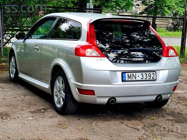 Volvo C30 2007 in Riga, with an engine capacity of 2.40 L and mileage of 275 thousand km for 3750 €, photo 2 on AUTOMOTO.COM.LV