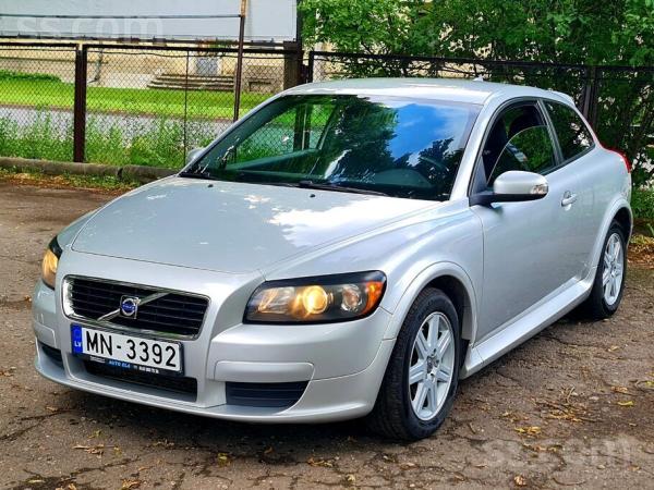 Volvo C30 2007 in Riga, with an engine capacity of 2.40 L and mileage of 275 thousand km for 3750 €, photo 3 on AUTOMOTO.COM.LV