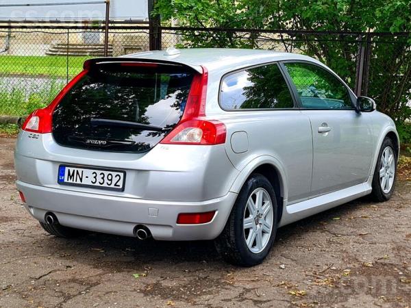 Volvo C30 2007 in Riga, with an engine capacity of 2.40 L and mileage of 275 thousand km for 3750 €, photo 4 on AUTOMOTO.COM.LV