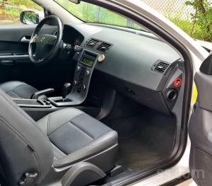 Volvo C30 2007 in Riga, with an engine capacity of 2.40 L and mileage of 275 thousand km for 3750 €, photo 6 on AUTOMOTO.COM.LV
