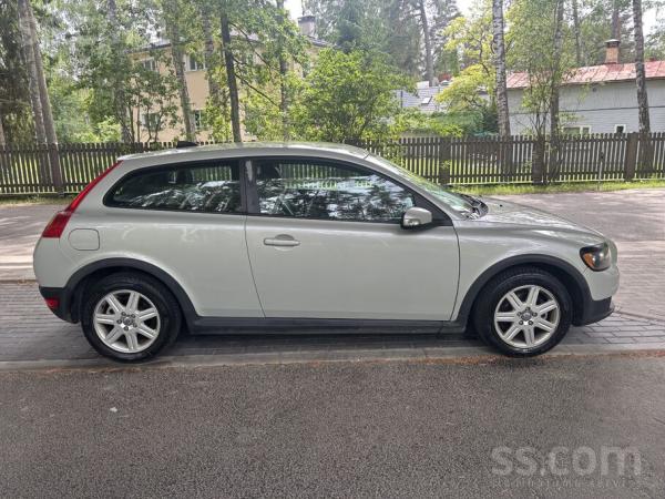 Volvo C30 2007 in Jurmala, with an engine capacity of 1.60 L and mileage of 275 thousand km for 2500 €, photo 2 on AUTOMOTO.COM.LV