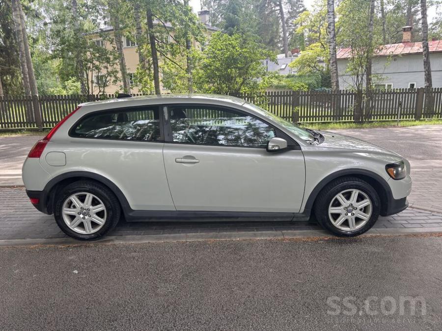 Volvo C30 2007 in Jurmala, with an engine capacity of 1.60 L and mileage of 275 thousand km for 2500 €, photo 3 on AUTOMOTO.COM.LV