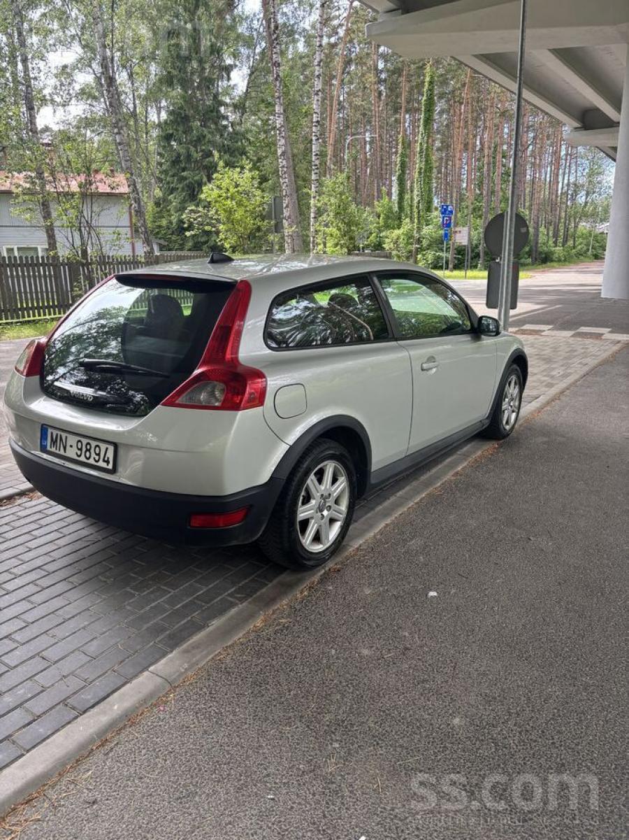 Volvo C30 2007 in Jurmala, with an engine capacity of 1.60 L and mileage of 275 thousand km for 2500 €, photo 4 on AUTOMOTO.COM.LV