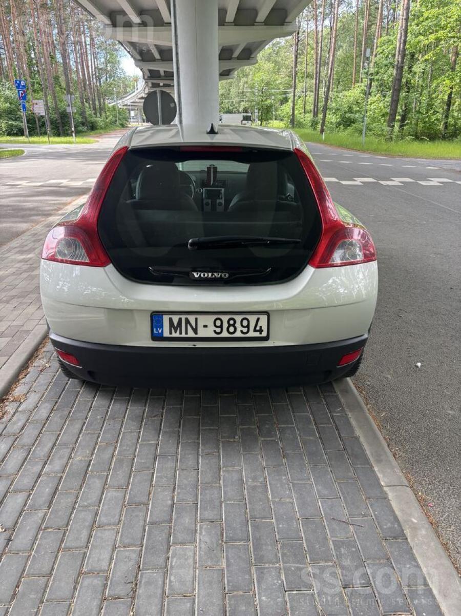 Volvo C30 2007 in Jurmala, with an engine capacity of 1.60 L and mileage of 275 thousand km for 2500 €, photo 5 on AUTOMOTO.COM.LV
