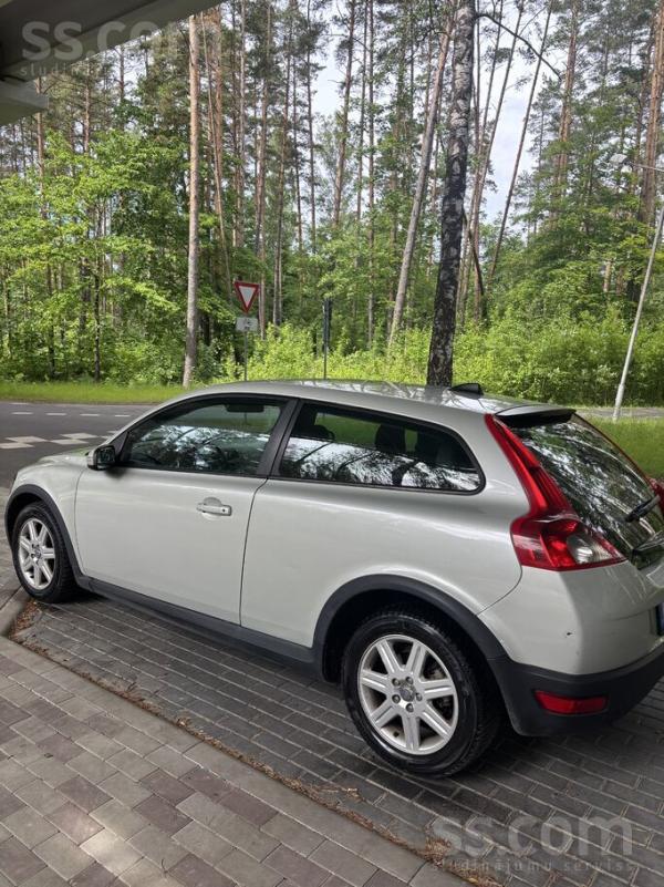 Volvo C30 2007 in Jurmala, with an engine capacity of 1.60 L and mileage of 275 thousand km for 2500 €, photo 5 on AUTOMOTO.COM.LV