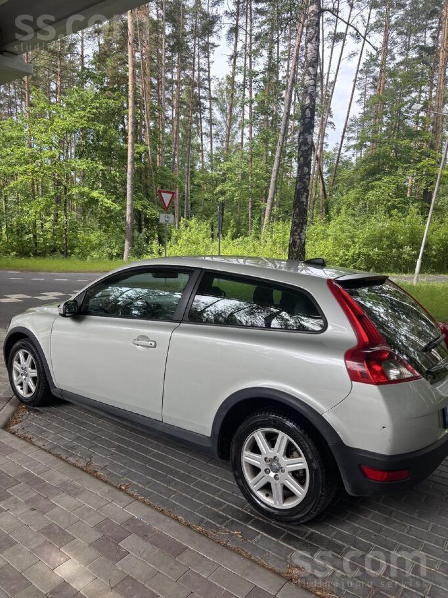 Volvo C30 2007 in Jurmala, with an engine capacity of 1.60 L and mileage of 275 thousand km for 2500 €, photo 6 on AUTOMOTO.COM.LV