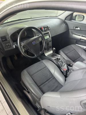 Volvo C30 2007 in Jurmala, with an engine capacity of 1.60 L and mileage of 275 thousand km for 2500 €, photo 7 on AUTOMOTO.COM.LV