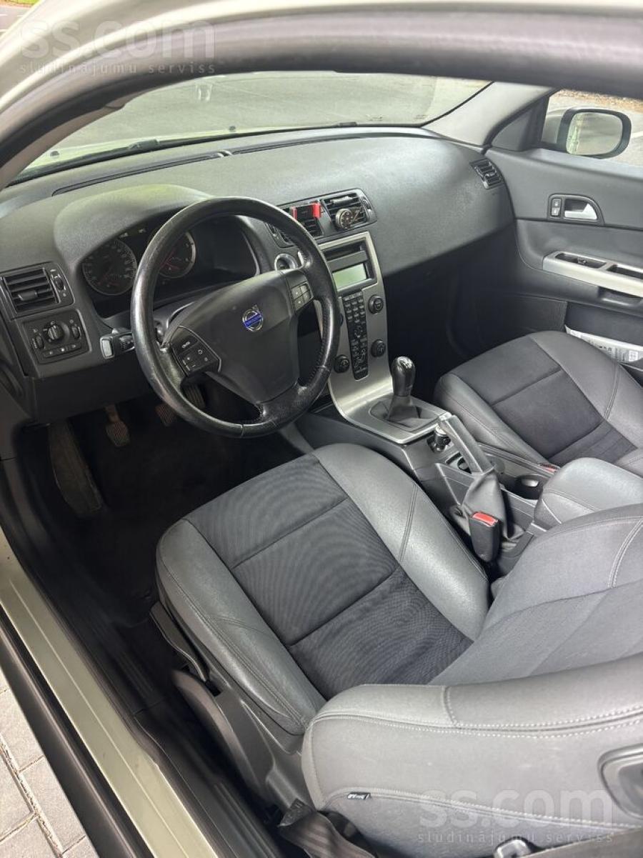 Volvo C30 2007 in Jurmala, with an engine capacity of 1.60 L and mileage of 275 thousand km for 2500 €, photo 7 on AUTOMOTO.COM.LV