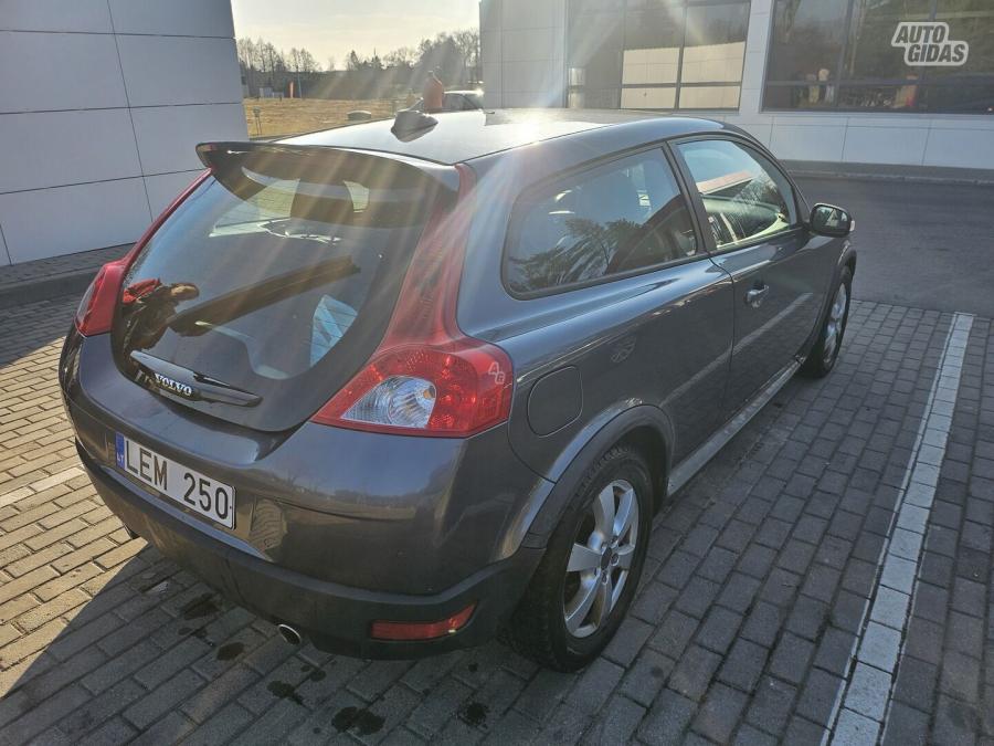 Volvo C30 2007 Viļņa, ar dzinēja tilpumu 2.40 L un nobraukumu 334 tūkst. km par 2800 €, foto 8 vietnē AUTOMOTO.COM.LV