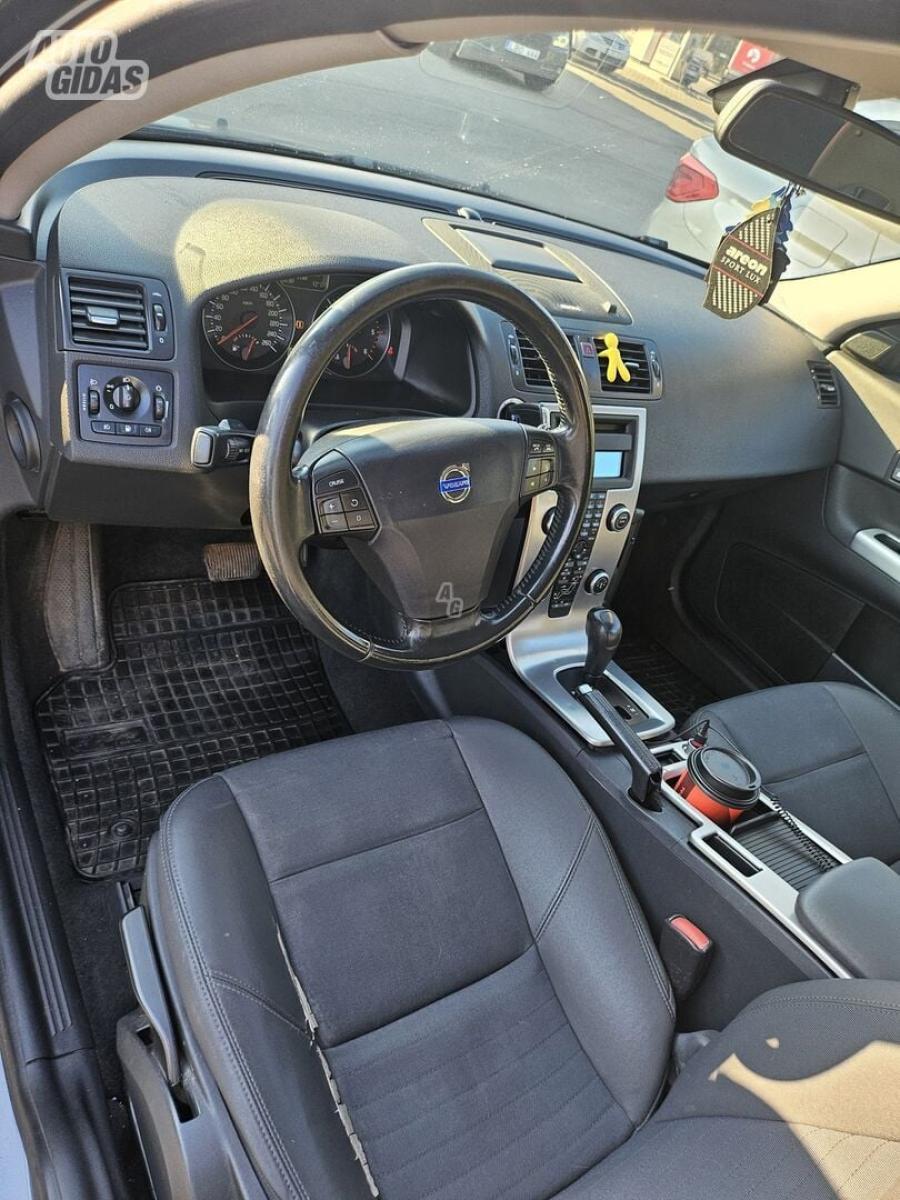 Volvo C30 2007 Viļņa, ar dzinēja tilpumu 2.40 L un nobraukumu 334 tūkst. km par 2800 €, foto 12 vietnē AUTOMOTO.COM.LV