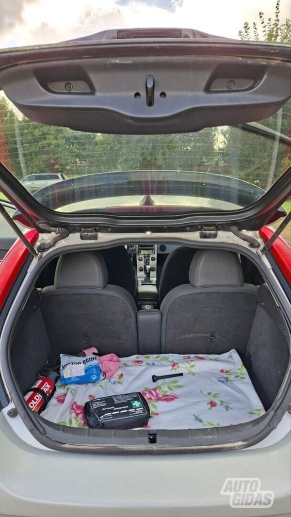 Volvo C30 2007 in Kretinga, with an engine capacity of 2.00 L and mileage of 288 thousand km for 2000 €, photo 7 on AUTOMOTO.COM.LV