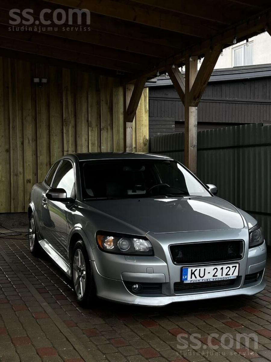 Volvo C30 2008 in Riga, with an engine capacity of 2.40 L and mileage of 230 thousand km for 5000 €, photo 2 on AUTOMOTO.COM.LV
