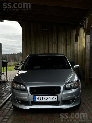 Volvo C30 2008 in Riga, with an engine capacity of 2.40 L and mileage of 230 thousand km for 5000 €, photo 3 on AUTOMOTO.COM.LV