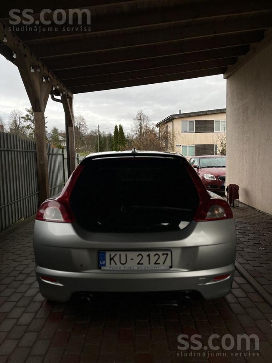 Volvo C30 2008 in Riga, with an engine capacity of 2.40 L and mileage of 230 thousand km for 5000 €, photo 5 on AUTOMOTO.COM.LV