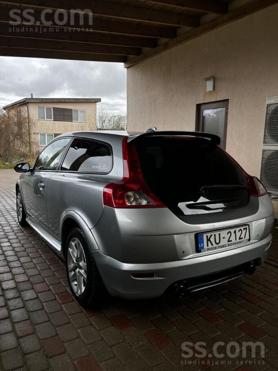 Volvo C30 2008 in Riga, with an engine capacity of 2.40 L and mileage of 230 thousand km for 5000 €, photo 7 on AUTOMOTO.COM.LV