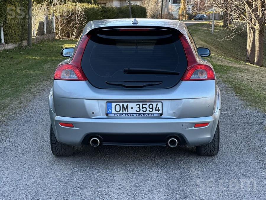 Volvo C30 2008 in Talsi, with an engine capacity of 2.40 L and mileage of 241 thousand km for 4770 €, photo 4 on AUTOMOTO.COM.LV