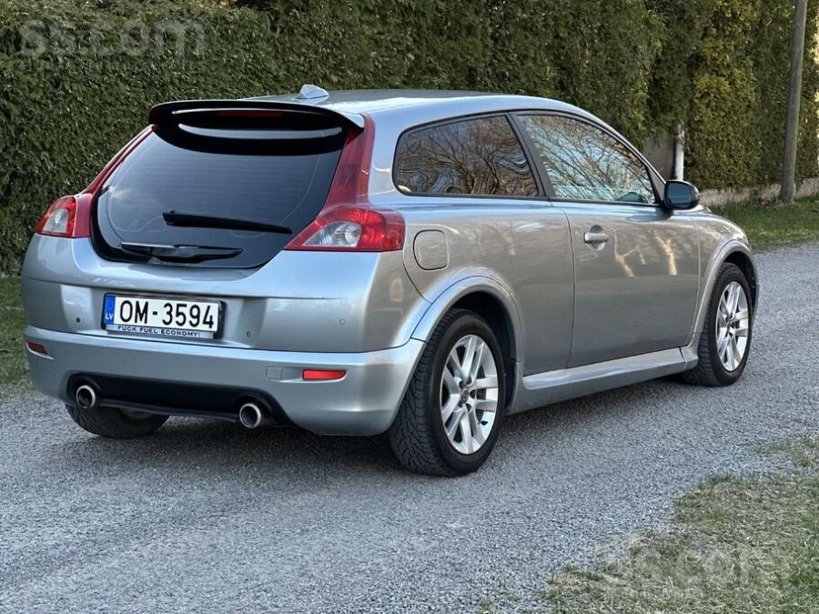 Volvo C30 2008 in Talsi, with an engine capacity of 2.40 L and mileage of 241 thousand km for 4770 €, photo 5 on AUTOMOTO.COM.LV
