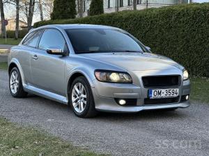 Volvo C30 2008 in Talsi, with an engine capacity of 2.40 L and mileage of 241 thousand km for 4770 €, photo 6 on AUTOMOTO.COM.LV