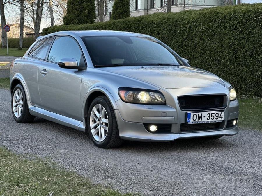 Volvo C30 2008 in Talsi, with an engine capacity of 2.40 L and mileage of 241 thousand km for 4770 €, photo 6 on AUTOMOTO.COM.LV