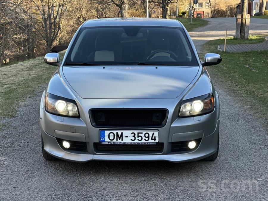 Volvo C30 2008 in Talsi, with an engine capacity of 2.40 L and mileage of 241 thousand km for 4770 €, photo 7 on AUTOMOTO.COM.LV