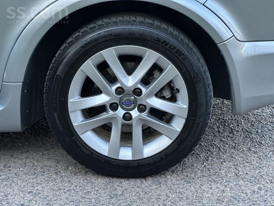 Volvo C30 2008 in Talsi, with an engine capacity of 2.40 L and mileage of 241 thousand km for 4770 €, photo 8 on AUTOMOTO.COM.LV