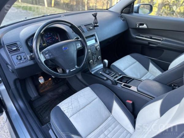 Volvo C30 2008 in Talsi, with an engine capacity of 2.40 L and mileage of 241 thousand km for 4770 €, photo 8 on AUTOMOTO.COM.LV