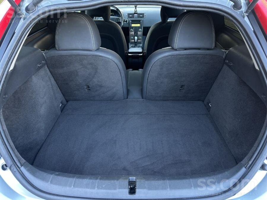 Volvo C30 2008 in Talsi, with an engine capacity of 2.40 L and mileage of 241 thousand km for 4770 €, photo 13 on AUTOMOTO.COM.LV