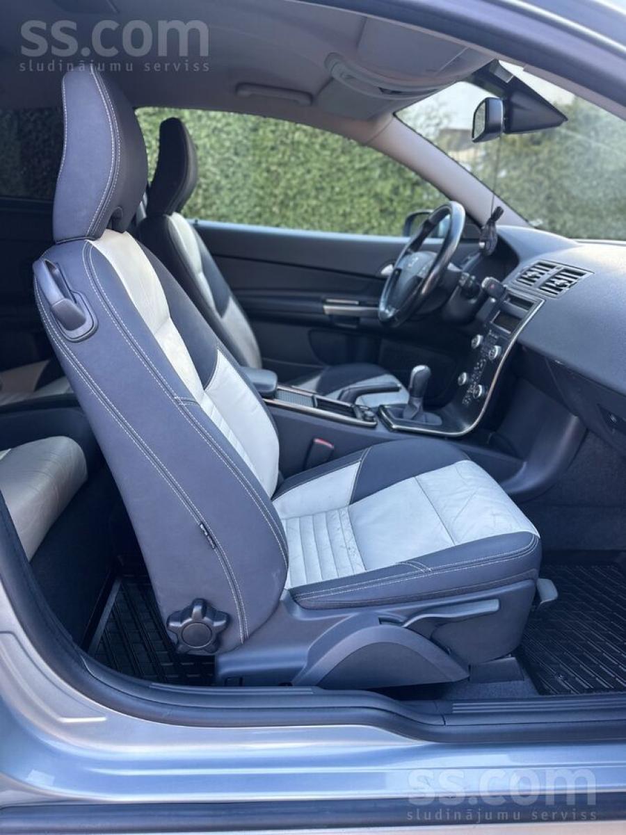 Volvo C30 2008 in Talsi, with an engine capacity of 2.40 L and mileage of 241 thousand km for 4770 €, photo 16 on AUTOMOTO.COM.LV