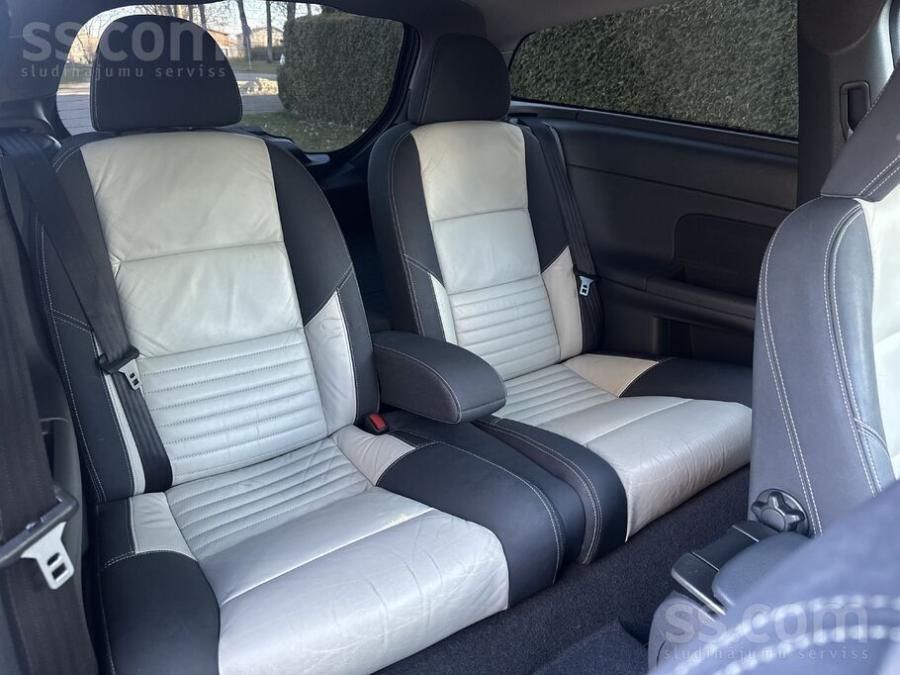 Volvo C30 2008 in Talsi, with an engine capacity of 2.40 L and mileage of 241 thousand km for 4770 €, photo 17 on AUTOMOTO.COM.LV