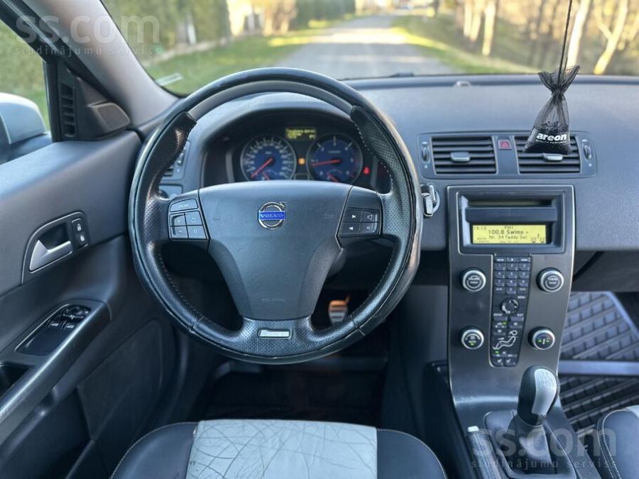 Volvo C30 2008 in Talsi, with an engine capacity of 2.40 L and mileage of 241 thousand km for 4770 €, photo 18 on AUTOMOTO.COM.LV