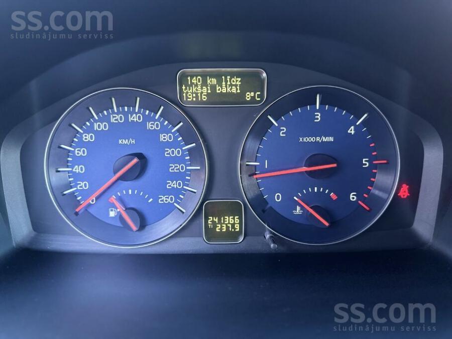 Volvo C30 2008 in Talsi, with an engine capacity of 2.40 L and mileage of 241 thousand km for 4770 €, photo 24 on AUTOMOTO.COM.LV