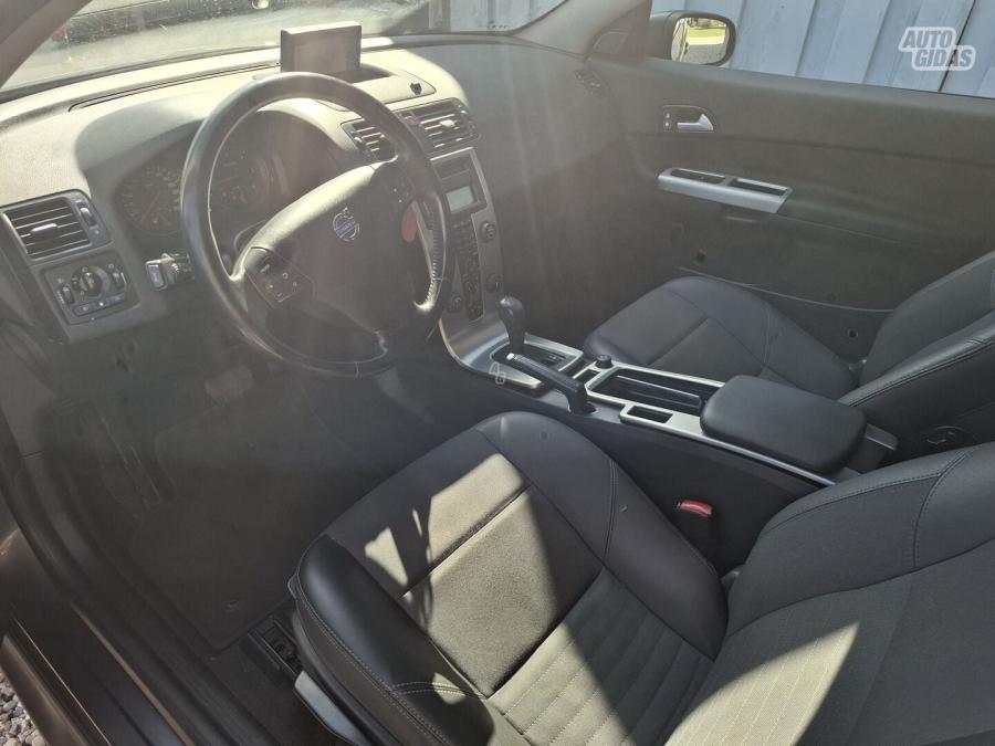 Volvo C30 2008 in Ariogala, with an engine capacity of 2.00 L and mileage of 315 thousand km for 2350 €, photo 7 on AUTOMOTO.COM.LV