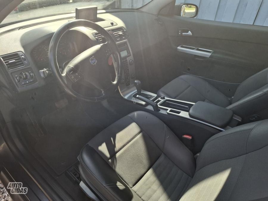 Volvo C30 2008 in Ariogala, with an engine capacity of 2.00 L and mileage of 310 thousand km for 2000 €, photo 4 on AUTOMOTO.COM.LV