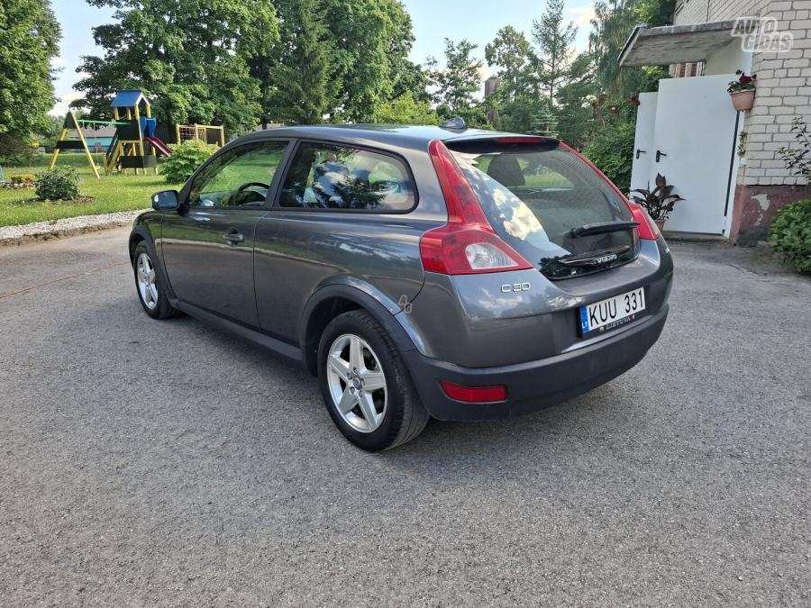 Volvo C30 2008 in Ariogala, with an engine capacity of 2.00 L and mileage of 310 thousand km for 2000 €, photo 6 on AUTOMOTO.COM.LV