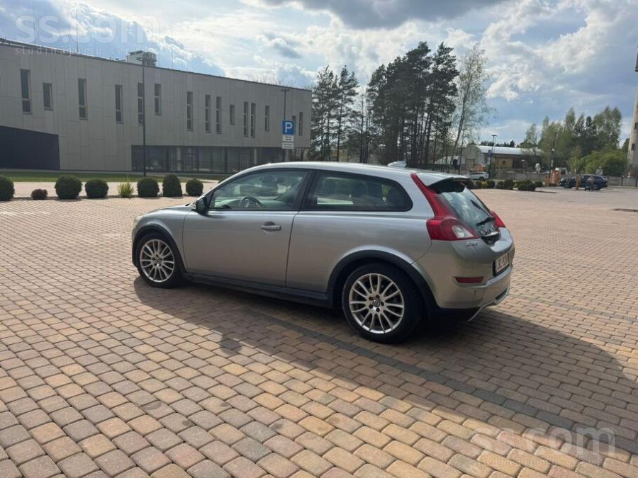 Volvo C30 2010 in Riga, with an engine capacity of 1.60 L and mileage of 326 thousand km for 3000 €, photo 7 on AUTOMOTO.COM.LV