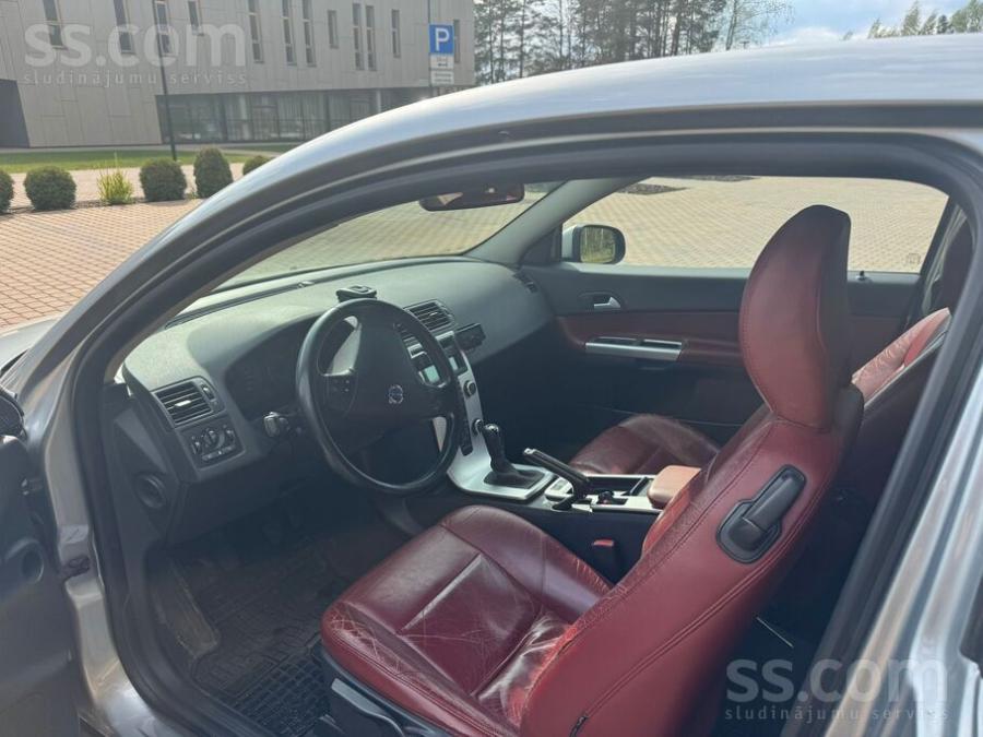 Volvo C30 2010 in Riga, with an engine capacity of 1.60 L and mileage of 326 thousand km for 3000 €, photo 8 on AUTOMOTO.COM.LV