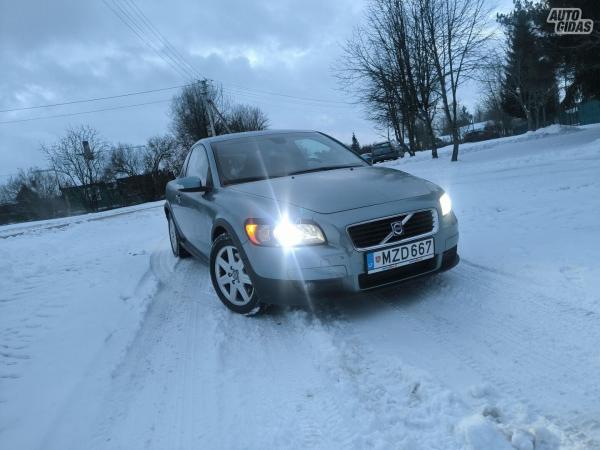 Green Volvo C30 2007 in Vilnius, with an engine capacity of 2.40 L and mileage of 315 thousand km for 2200 €, photo 1 on AUTOMOTO.COM.LV