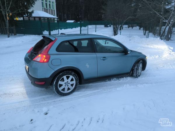 Green Volvo C30 2007 in Vilnius, with an engine capacity of 2.40 L and mileage of 315 thousand km for 2200 €, photo 4 on AUTOMOTO.COM.LV