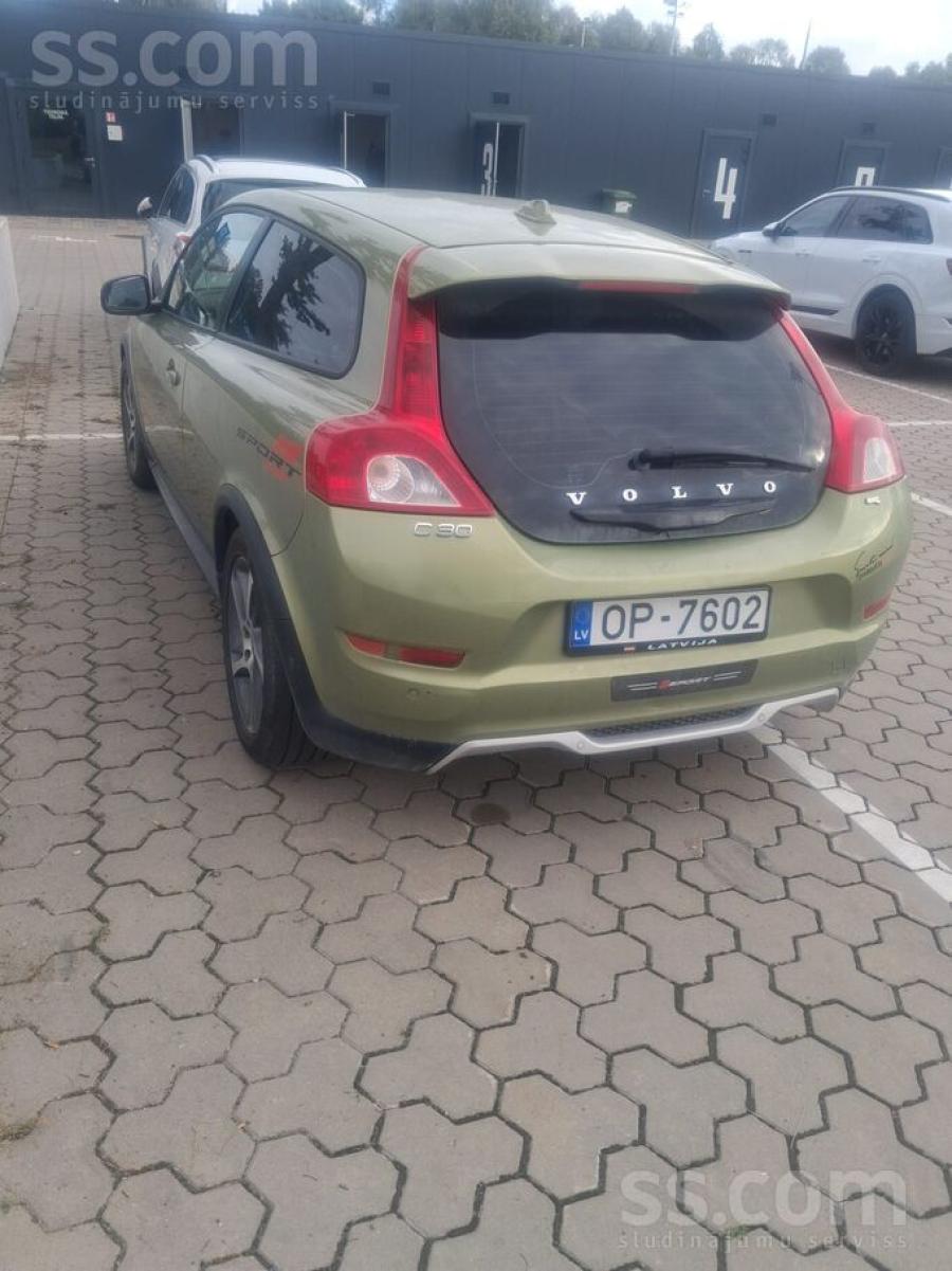 Green Volvo C30 2011 in Riga, with an engine capacity of 1.60 L and mileage of 282 thousand km for 2750 €, photo 4 on AUTOMOTO.COM.LV